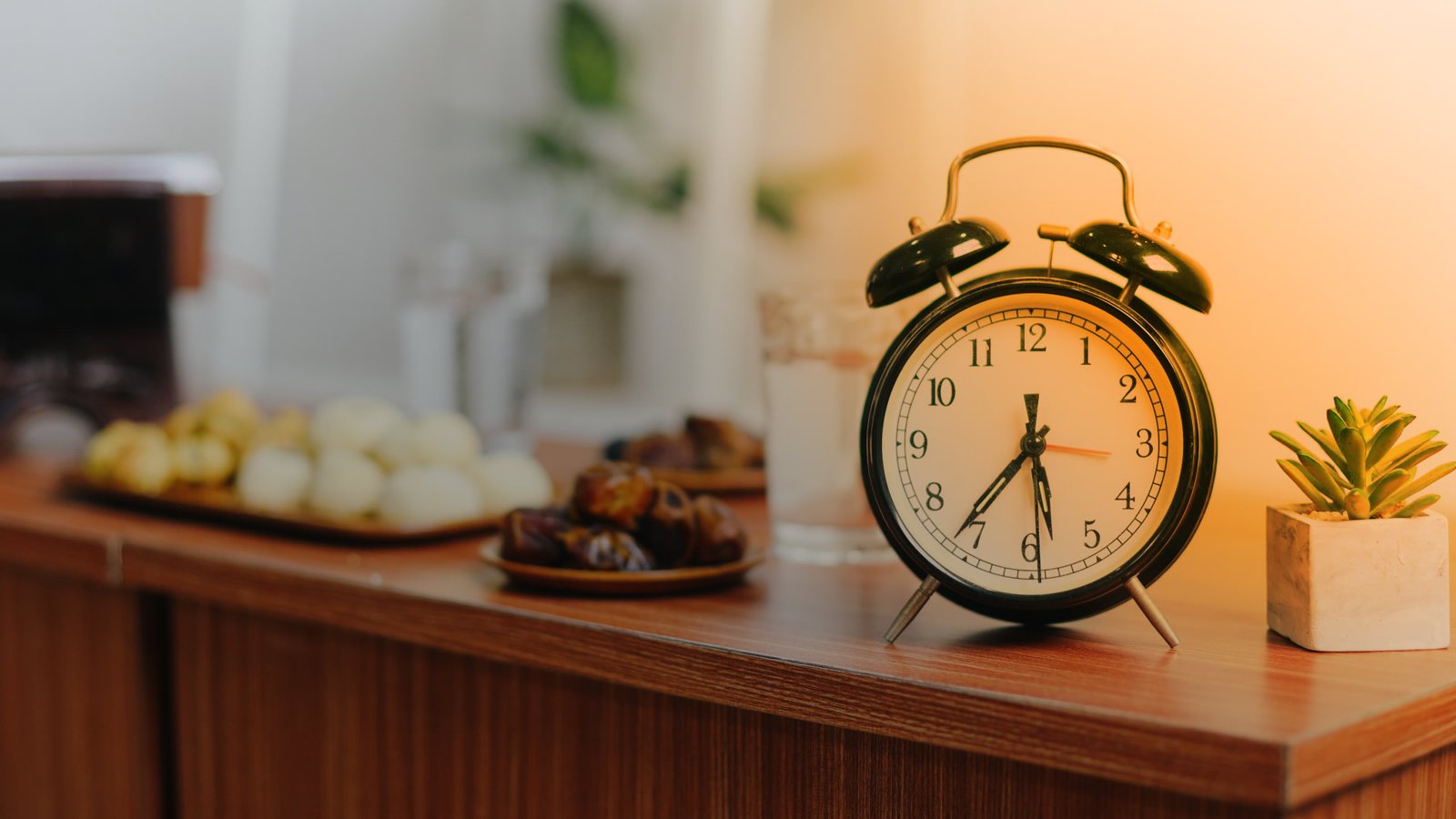 How to know when restaurants are in a buying cycle